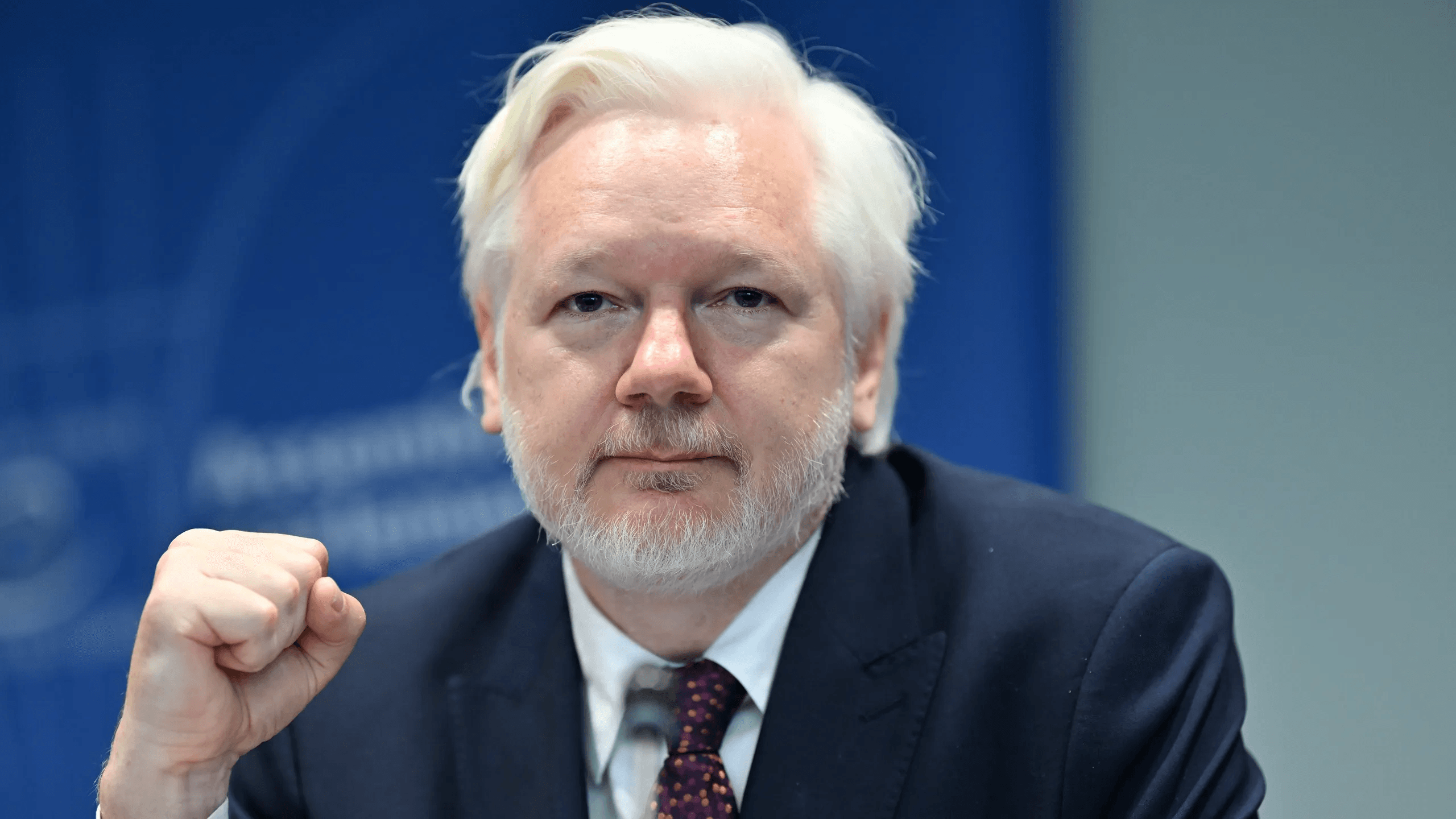 Assange denuncia il Nobel: “La pace usata per legittimare la guerra”